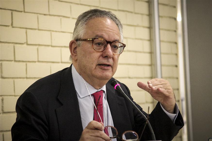 Διάλεξη Νίκου Αλιβιζάτου για το Σύνταγμα και τους Θεσμούς στη ...